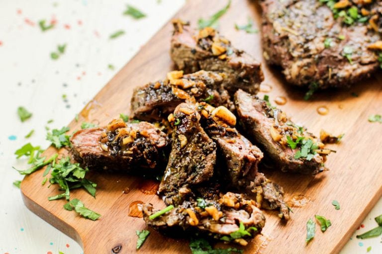 Cuban Garlic Butter Steak (Bistec con ajo receta) - Latina Mom Meals