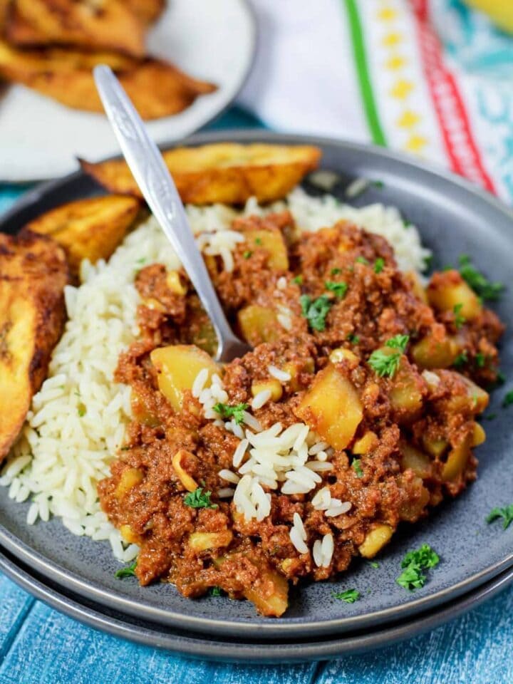 Puerto Rican Instant Pot Oxtail Stew | Latina Mom Meals